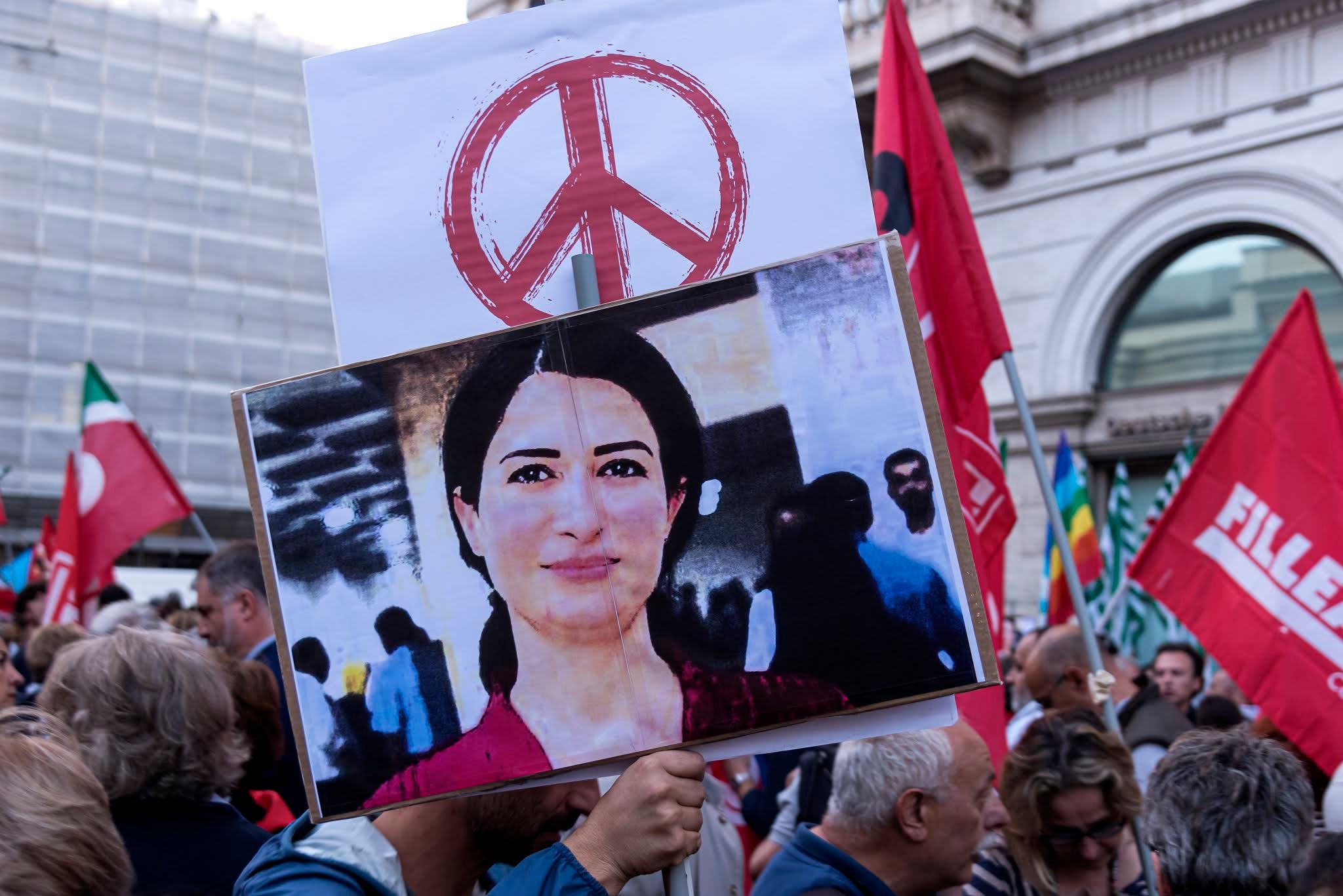 Qui est la militante kurde Hevrin Khalaf, torturée et tuée lors de l ...