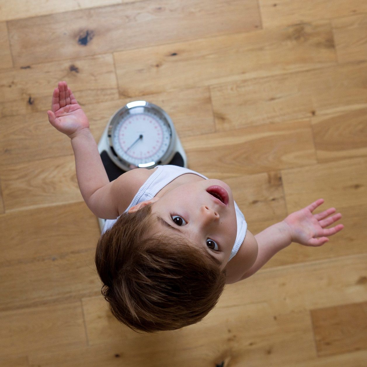 Poids idéal d'un enfant : comment le calculer en fonction de l'âge et ...