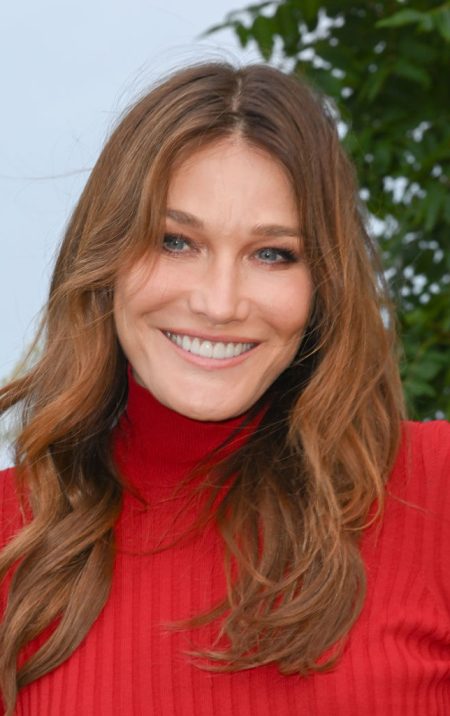 Carla Bruni est devenue rousse, sa nouvelle couleur de cheveux en images