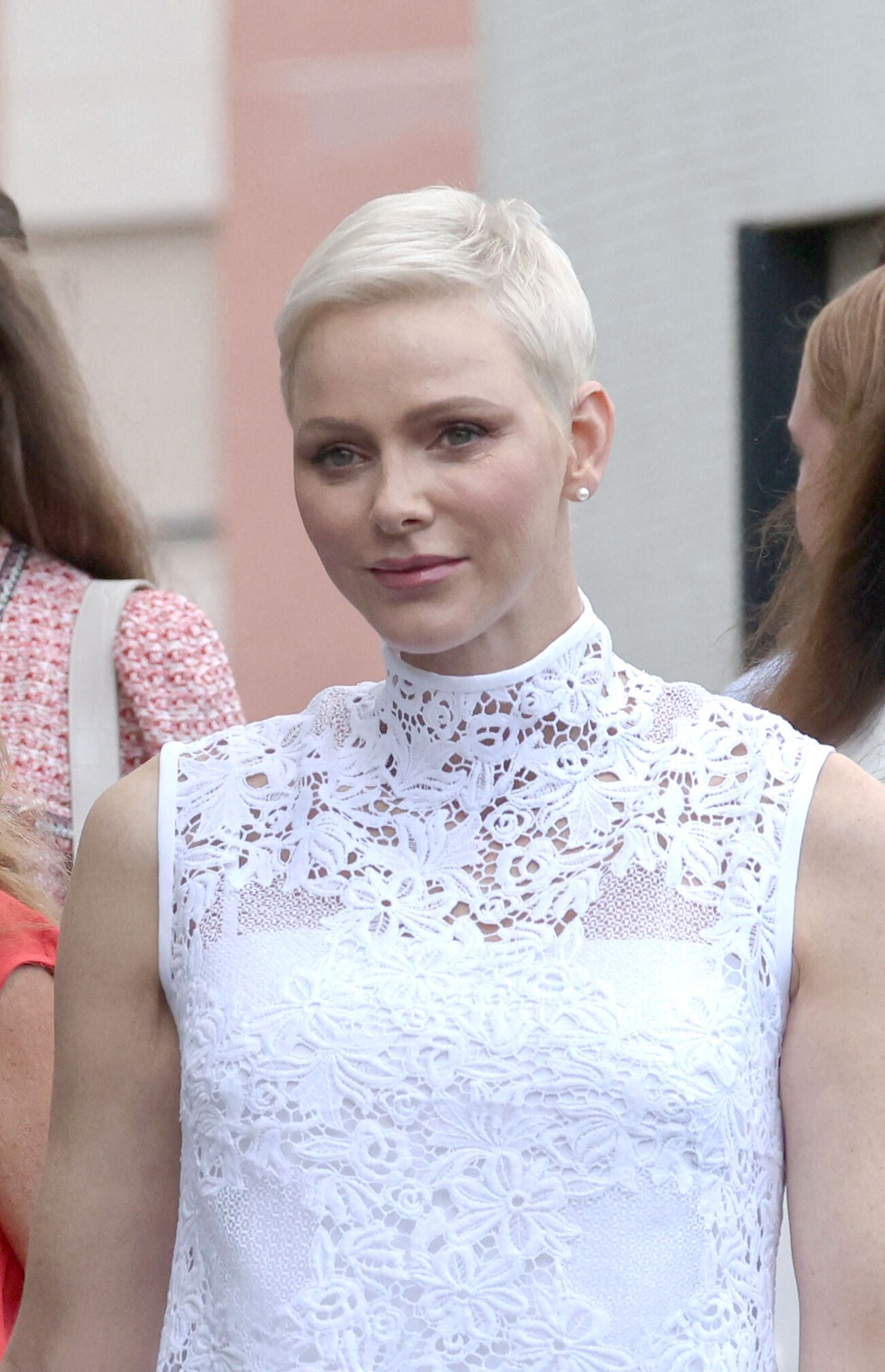 Charlène de Monaco : magnifique dans une robe chic et sobre au côté d ...