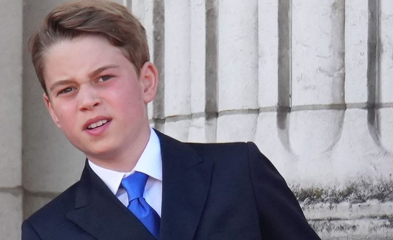 À 12 ans, le prince George voyagera séparé de sa famille cet été