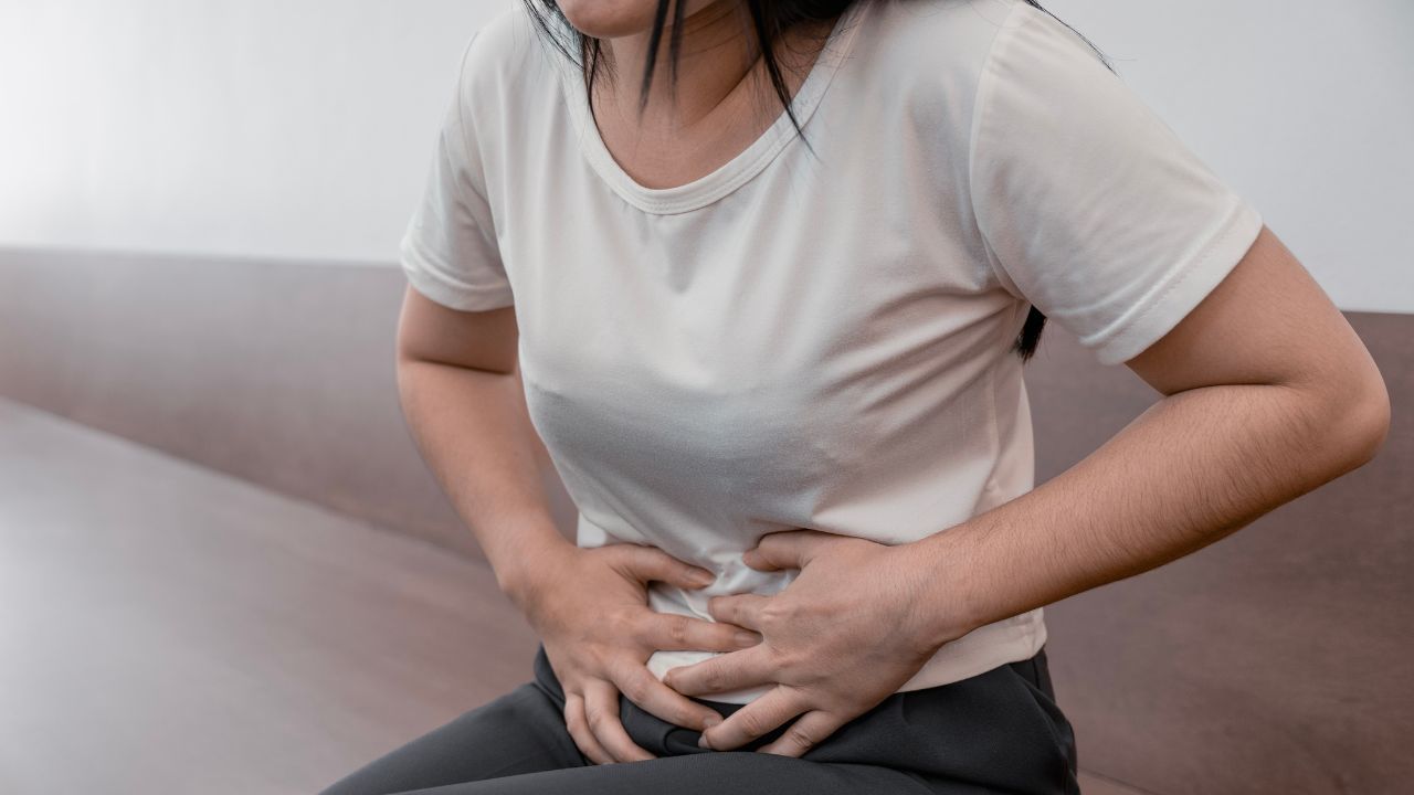 Ventre hormonal : ce symptôme très commun chez les femmes comme les ...