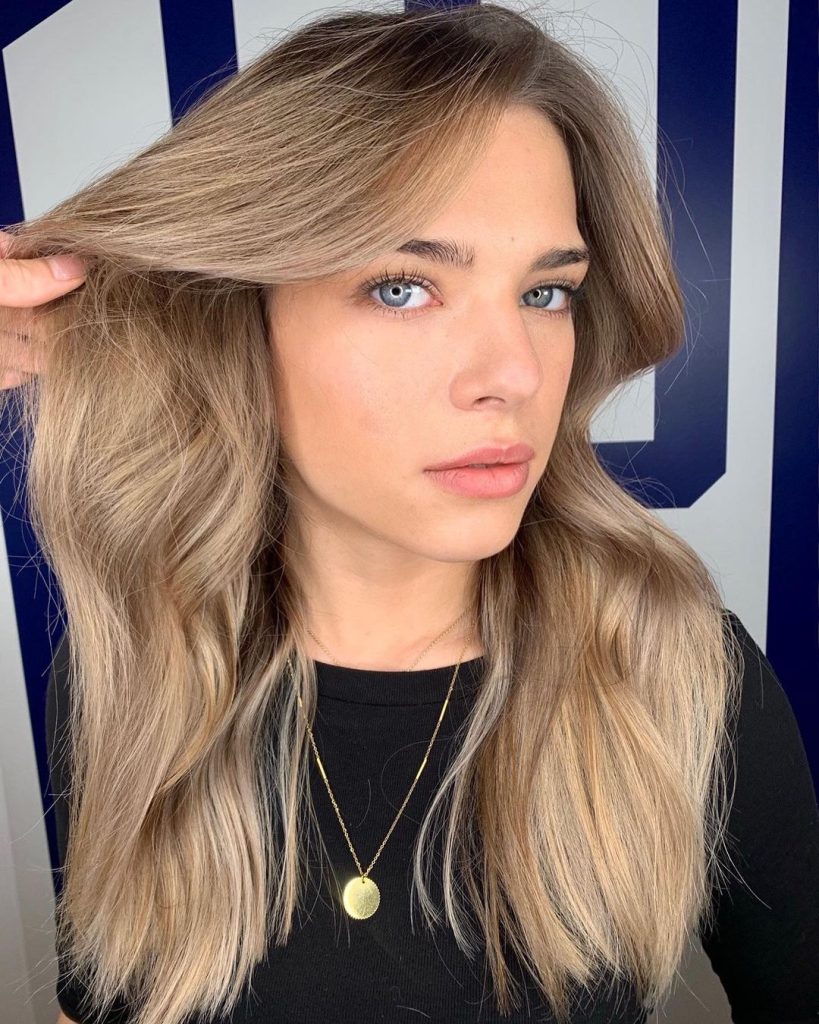 Tout savoir sur le blond beige, la coloration tendance 2021