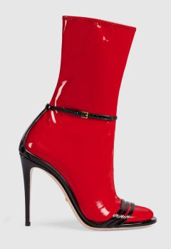 Qui osera adopter la sandale en latex de Gucci ? (Photos)