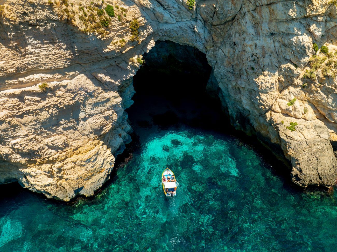 Un coin de paradis devenu l’enfer : cette île méditerranéenne est ...