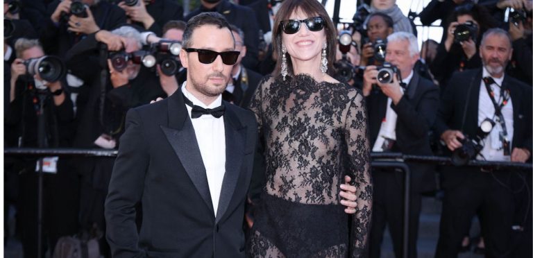 Louane sublime dans une robe de soirée transparente, elle confirme le ...