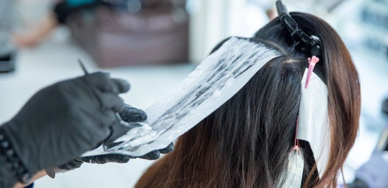 Coiffure après 70 ans : la “trixie cut” est la coupe courte ...