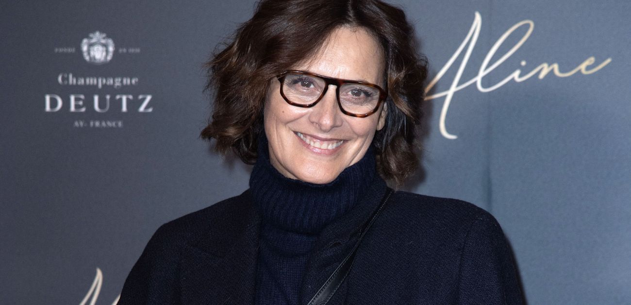 À 67 ans Inès de la Fressange dévoile ses astuces make-up favorites ...