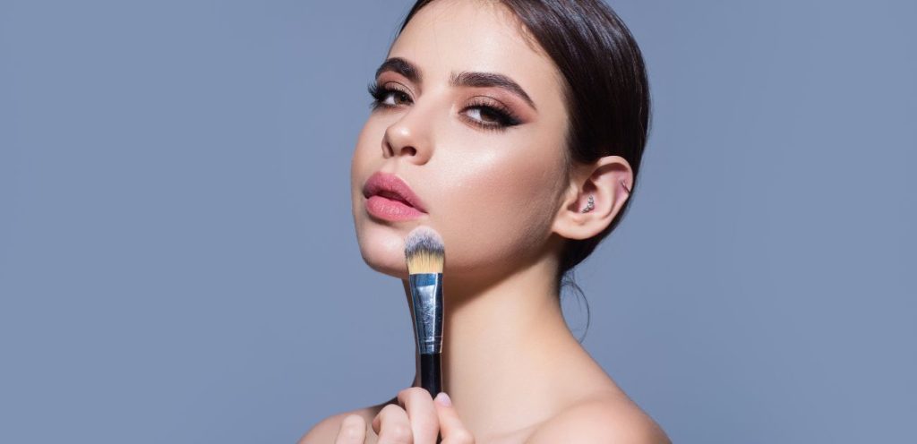 Maquillage rajeunissant : l'astuce improbable d'un maquilleur pour ...